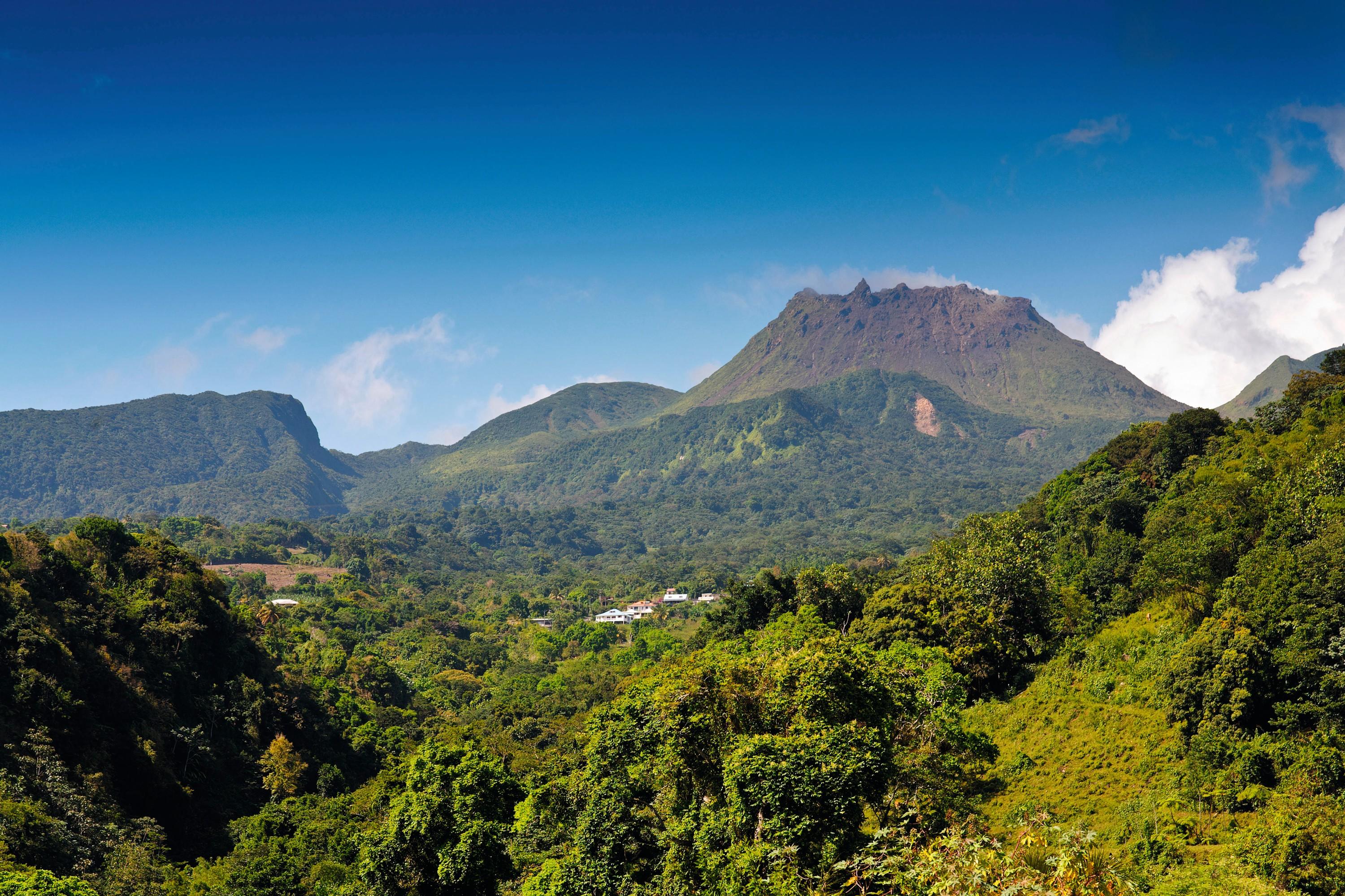 La Soufrière : un milieu volcanique entre protection et valorisation ...